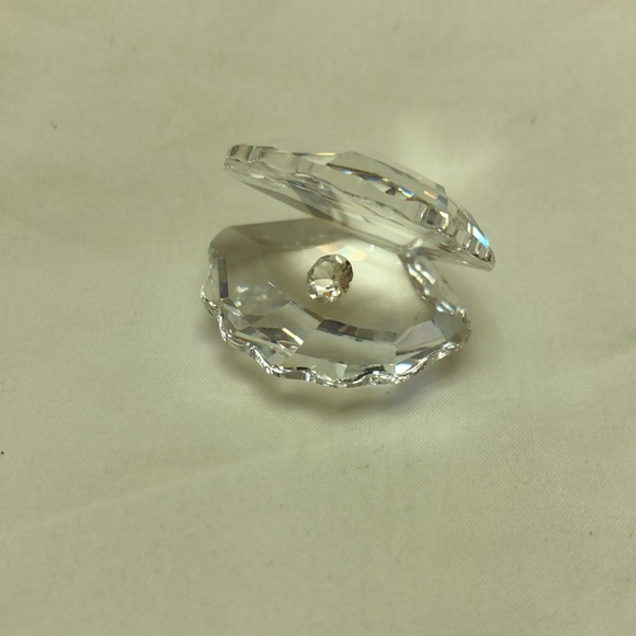 Swarovski | Accents | Swarovski Clamshell With Crystal Diamond Style ...